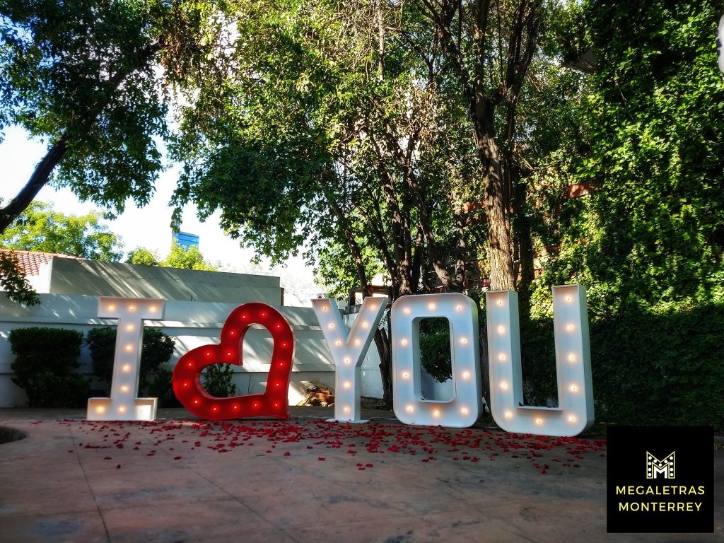 LETRAS GIGANTES ILUMINADAS – Velada para dos