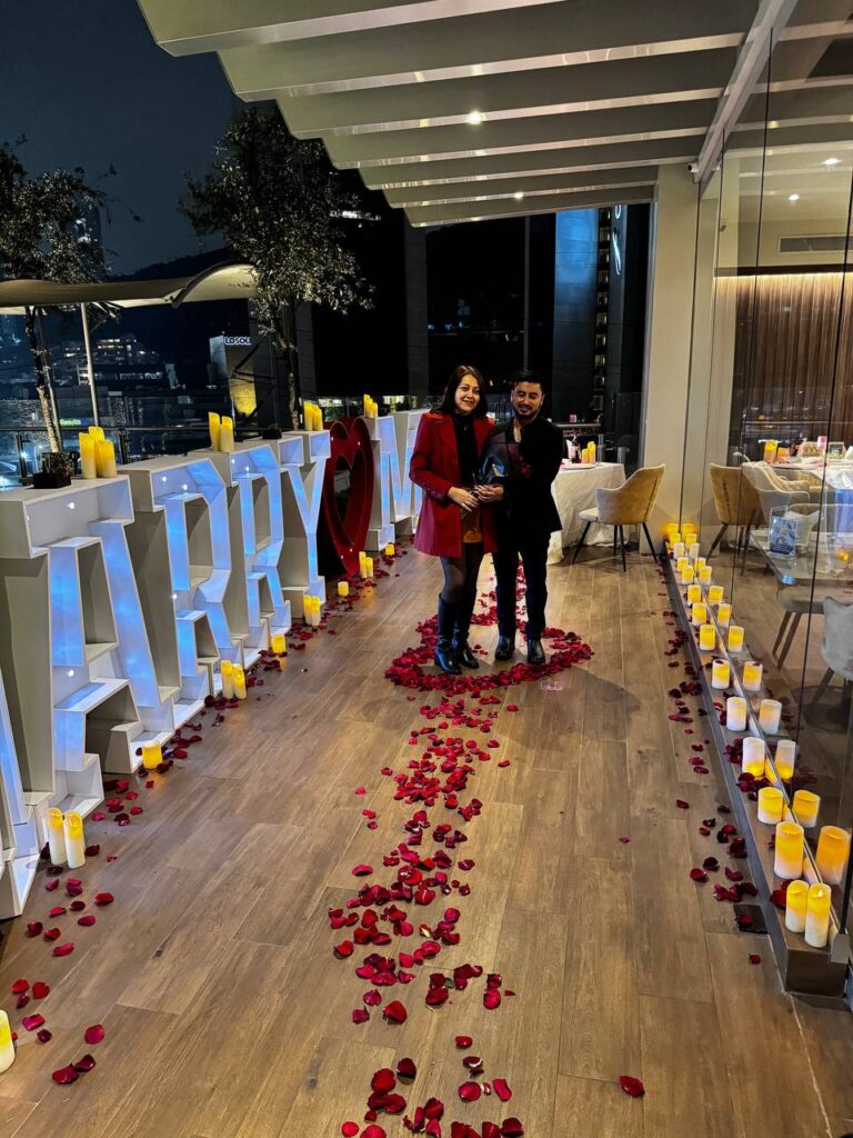 Experiencia #103 / Cena romántica en Terraza Techada. – Velada para dos